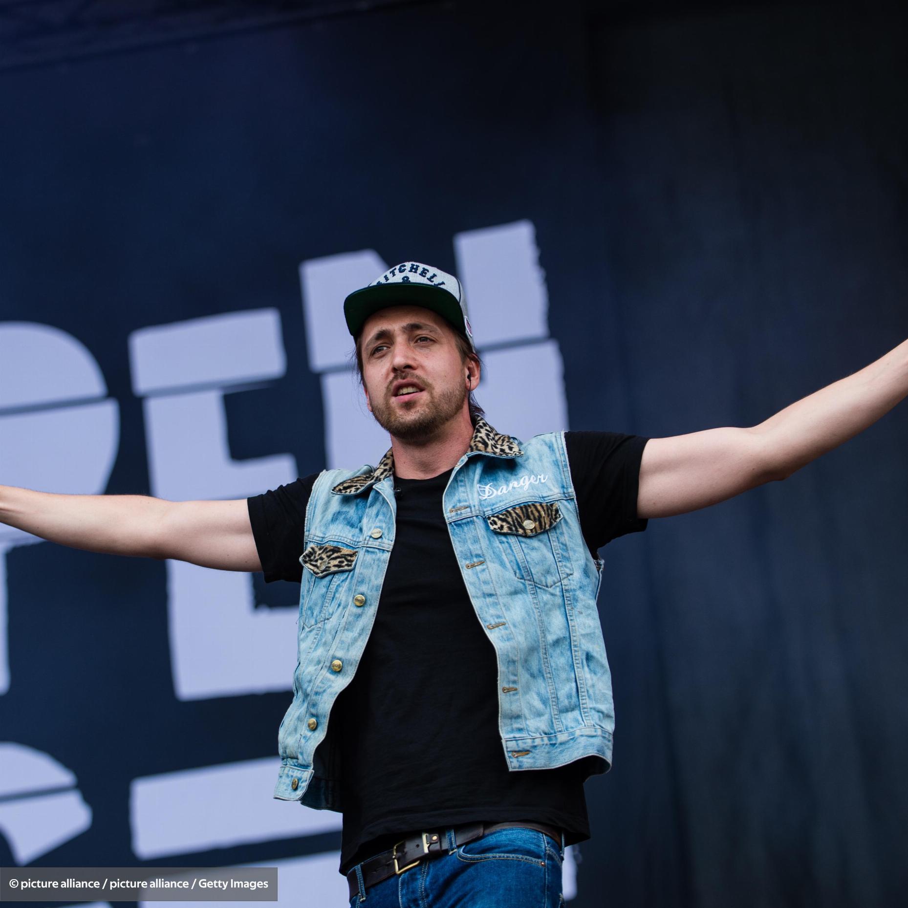 Danger Dan - Télécharger et écouter les albums.