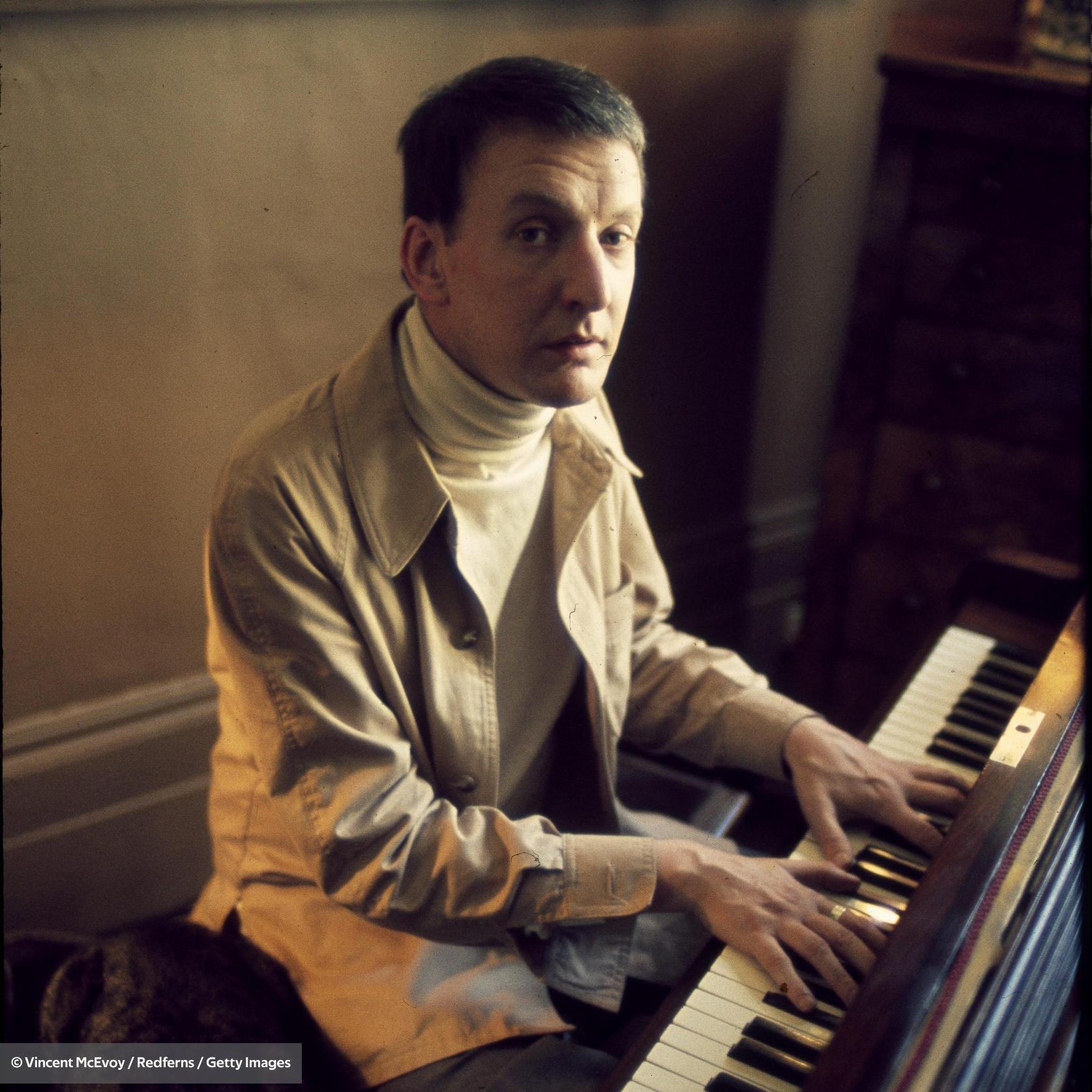 Sir Richard Rodney Bennett - Télécharger et écouter les albums.