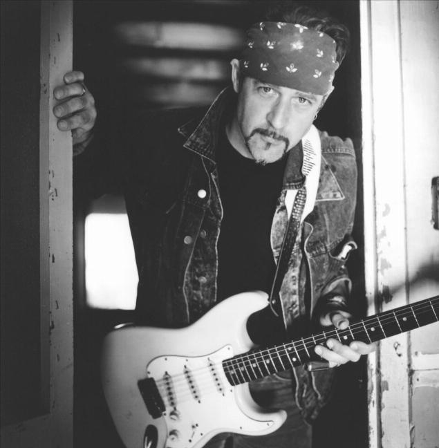 John Mooney - Télécharger et écouter les albums.