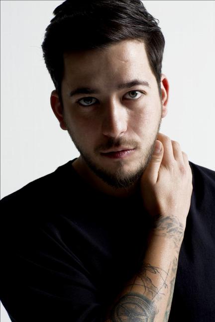 Mahmut Orhan - Télécharger et écouter les albums.