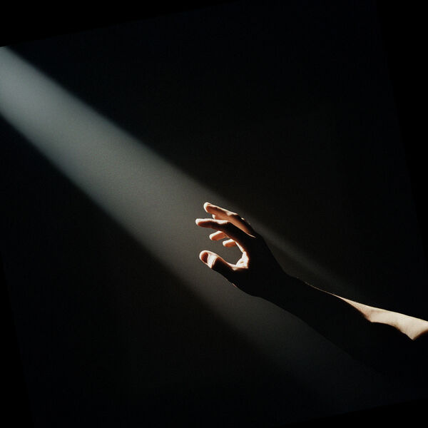 Hold The Light, Dylan Brooks - Qobuz