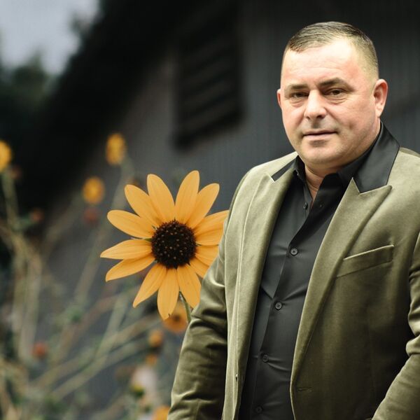 Sunt un tata batranel, Sorinel de la Plopeni - Qobuz